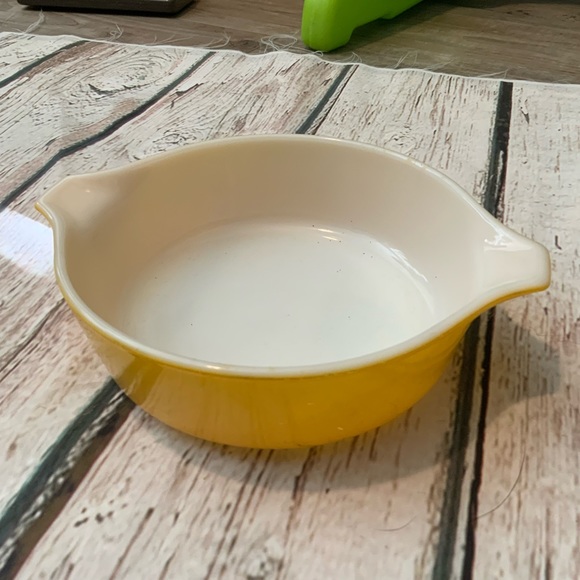 Pyrex | Kitchen | Pyrex Ovenware Serving Dish 2 Yellow | Poshmark